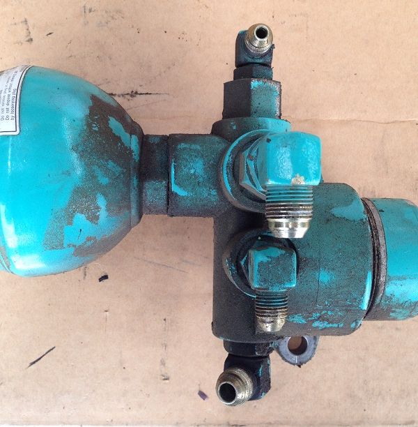 Used Excavator Parts :: Accumulator Assy